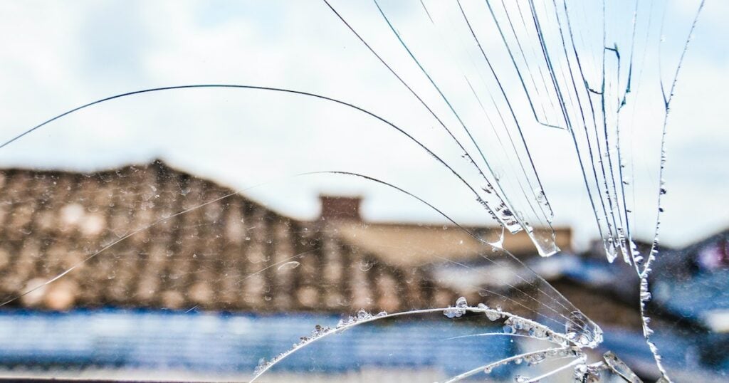 Cermin Kereta Anda Retak? Ini Cara Claim Insurans Cermin Kereta